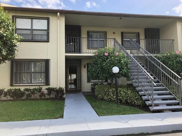 Luxury apartment complex for rent in Lake Worth, Florida