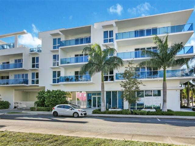 Luxury apartment complex for rent in Lake Worth, Florida