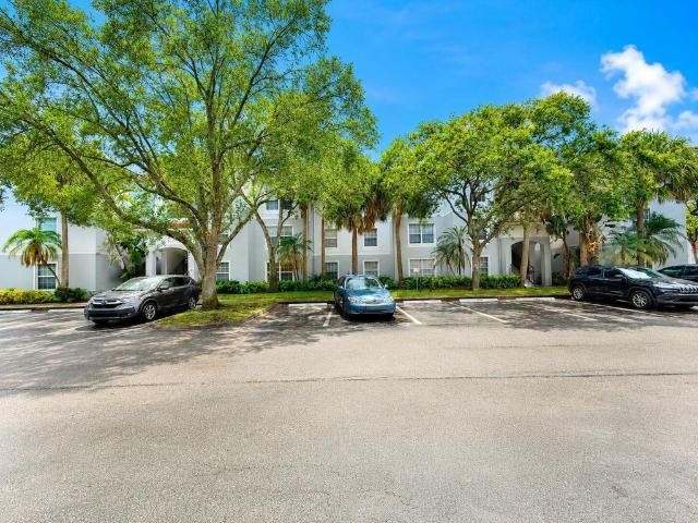 Luxury apartment complex for rent in Lake Worth, Florida