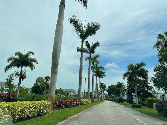 Luxury apartment complex for rent in Lake Worth, Florida