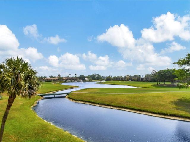 Luxury apartment complex for rent in Lake Worth, Florida