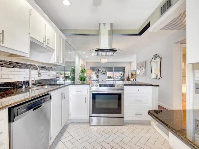 Luxury apartment complex for rent in Lake Worth, Florida