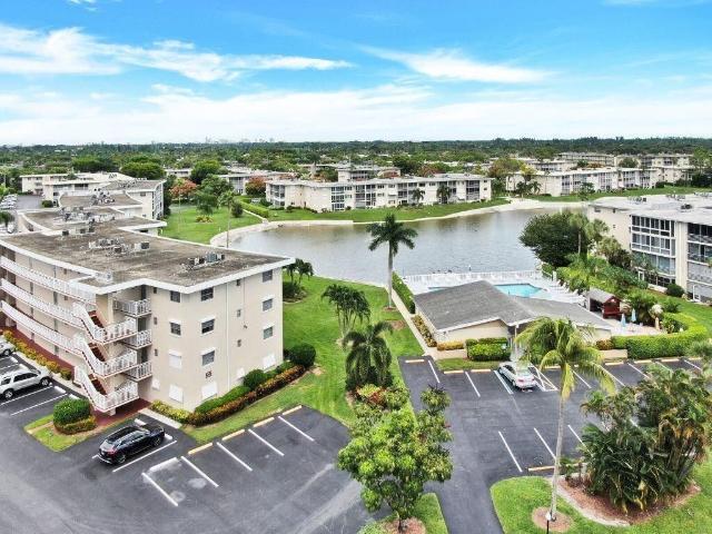 Luxury apartment complex for rent in Lake Worth, Florida