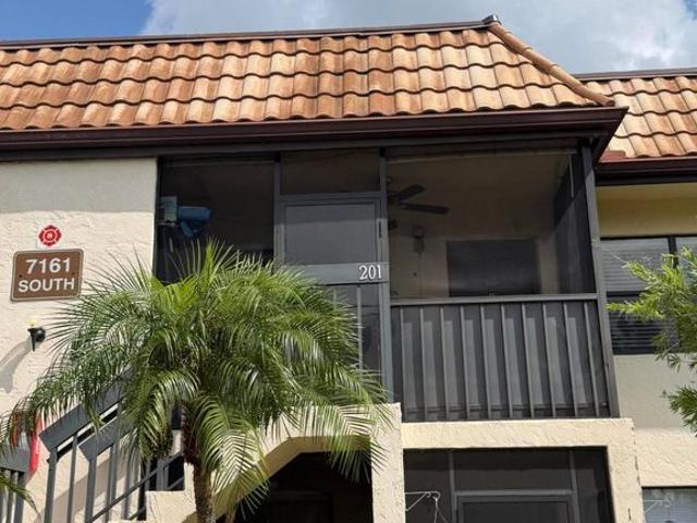 Luxury apartment complex for rent in Lake Worth, Florida