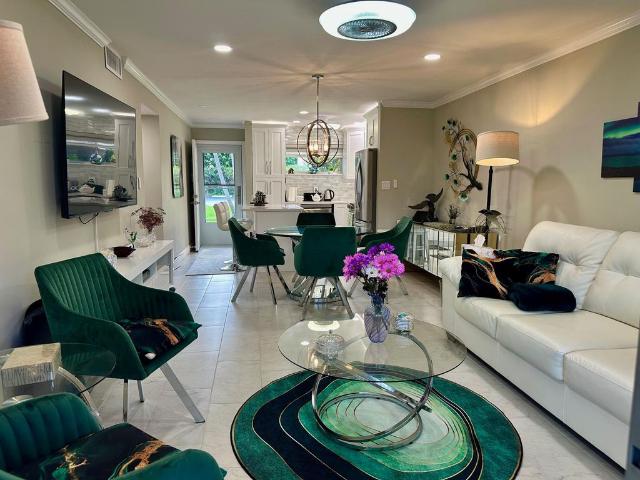 Luxury apartment complex for rent in Lake Worth, Florida