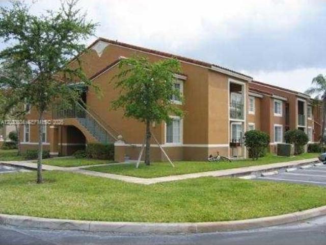 Luxury apartment complex for rent in Lake Worth, Florida