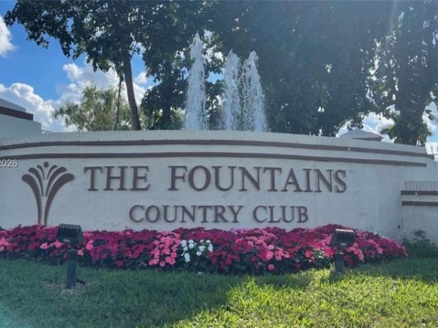 Luxury apartment complex for rent in Lake Worth, Florida