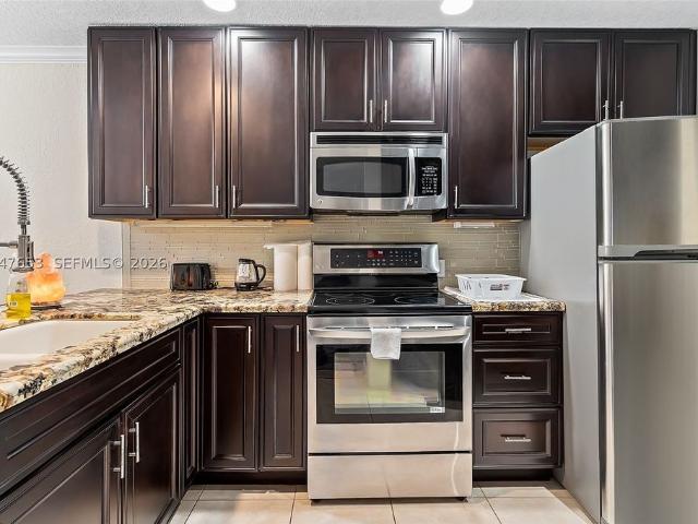 Luxury apartment complex for rent in Lake Worth, Florida