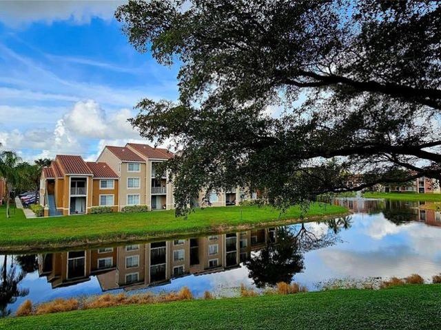Luxury apartment complex for rent in Lake Worth, Florida