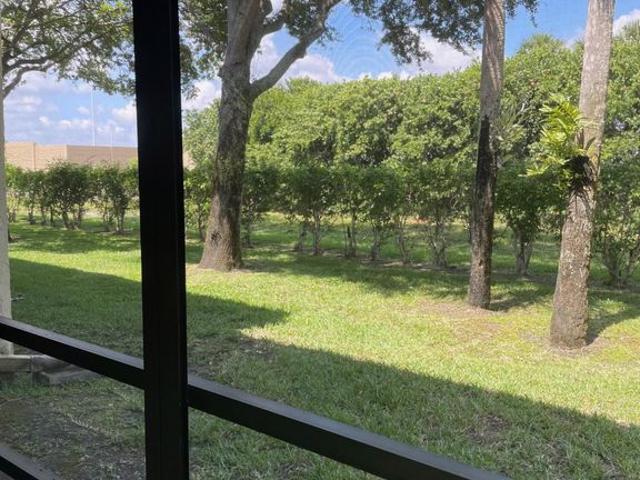 Luxury apartment complex for rent in Lake Worth, Florida
