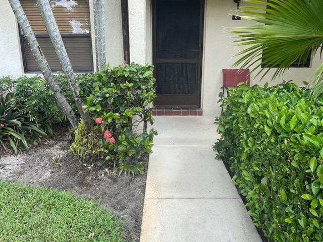 Luxury apartment complex for rent in Lake Worth, Florida