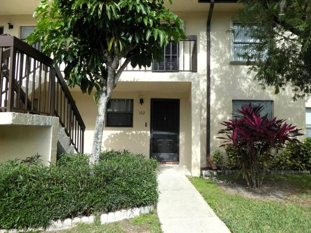 Luxury apartment complex for rent in Lake Worth, Florida