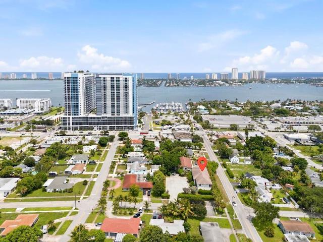 Luxury apartment complex for rent in Lake Park, Florida