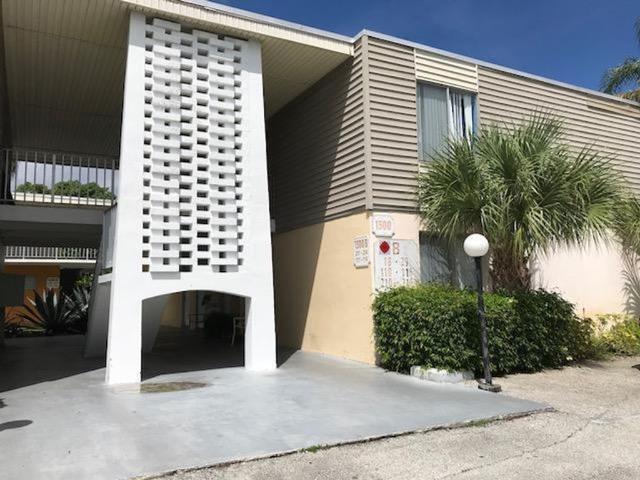 Luxury apartment complex for rent in Lake Park, Florida