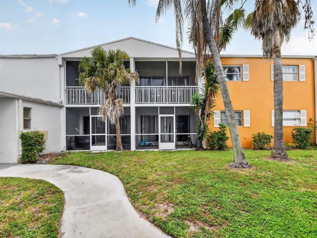 Luxury apartment complex for rent in Lake Park, Florida