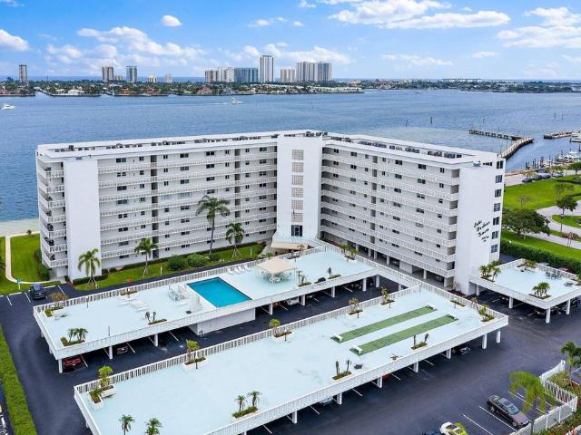 Luxury apartment complex for rent in Lake Park, Florida