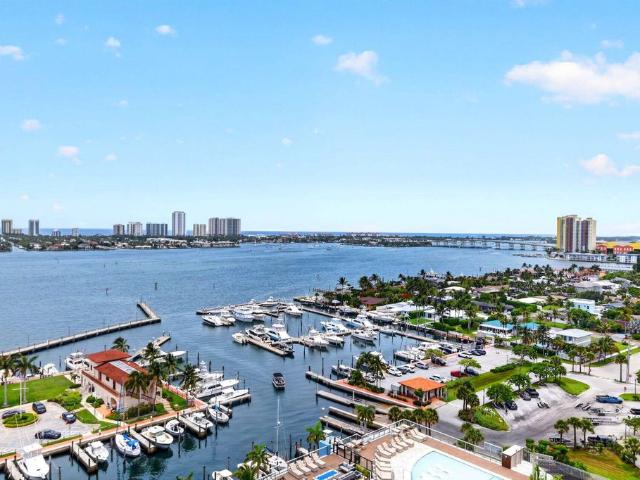 Luxury apartment complex for rent in Lake Park, Florida