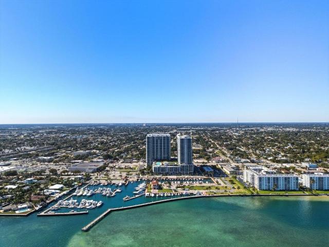 Luxury apartment complex for rent in Lake Park, Florida