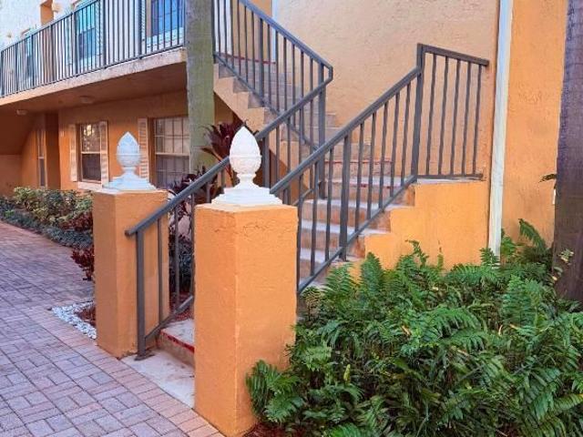 Luxury apartment complex for rent in Lake Park, Florida
