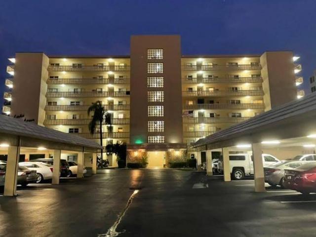 Luxury apartment complex for rent in Lake Park, Florida