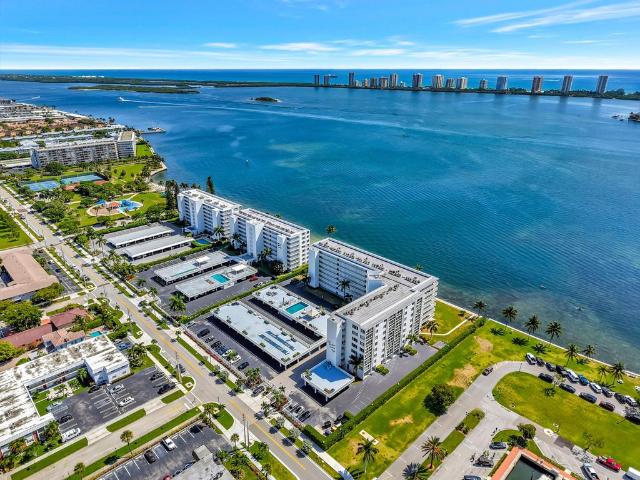 Luxury apartment complex for rent in Lake Park, United States