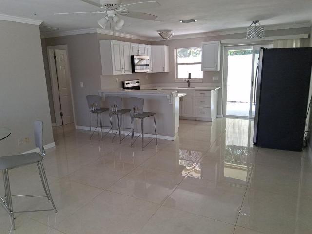 Luxury apartment complex for rent in Lake Park, United States