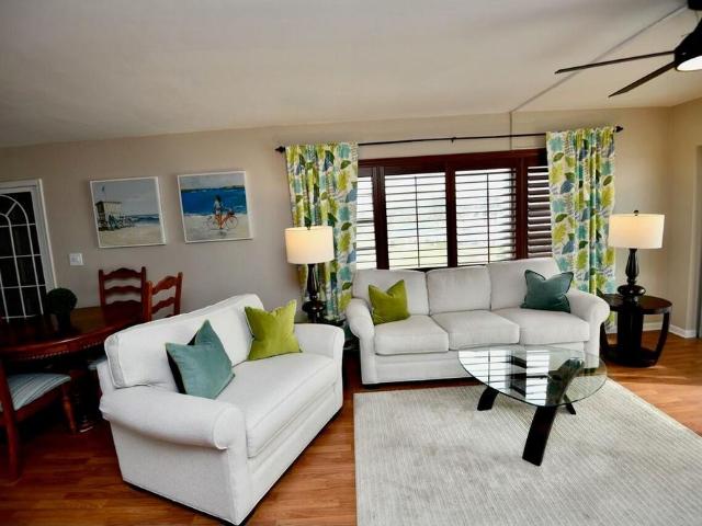 Luxury apartment complex for rent in Lake Park, United States