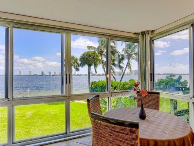 Luxury apartment complex for rent in Lake Park, United States