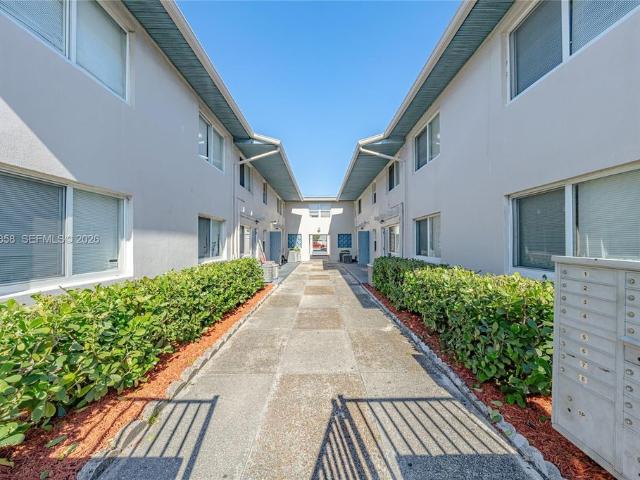 Luxury apartment complex for rent in Lake Park, United States
