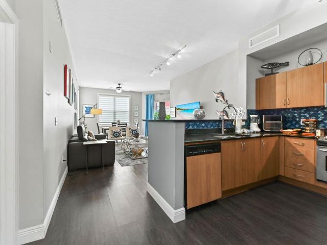 Luxury apartment complex for rent in Lantana, United States