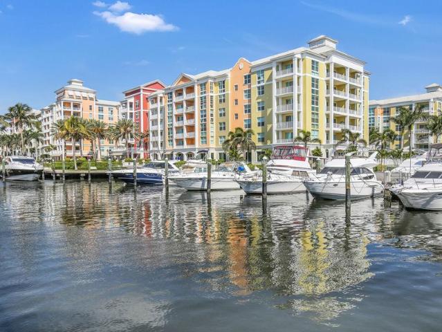 Luxury apartment complex for rent in Lantana, Florida