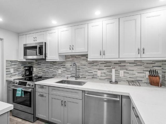 Luxury apartment complex for rent in Lighthouse PT, United States