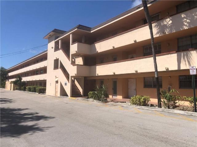 Luxury apartment complex for rent in Lighthouse PT, United States