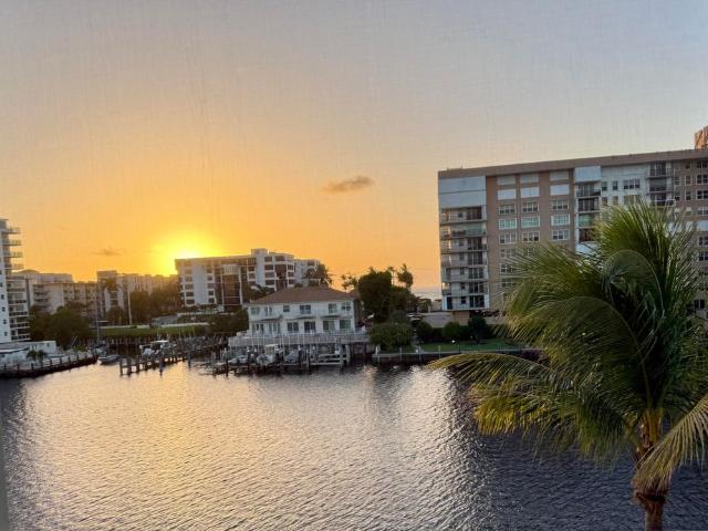 Luxury apartment complex for rent in Lighthouse PT, United States
