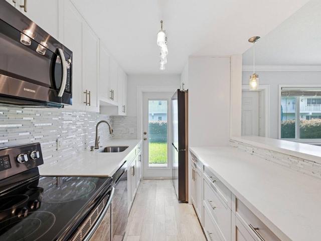 Luxury apartment complex for rent in Lighthouse PT, Florida
