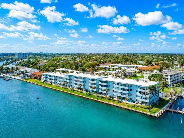 Luxury apartment complex for rent in Lighthouse PT, Florida