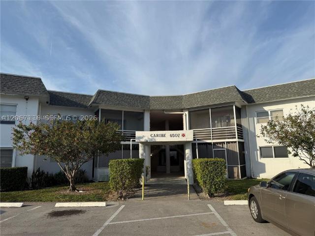 Luxury apartment complex for rent in Margate, United States