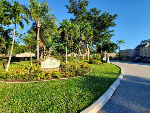 Luxury apartment complex for rent in Margate, United States