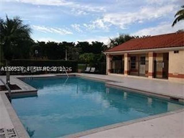 Luxury apartment complex for rent in Margate, United States