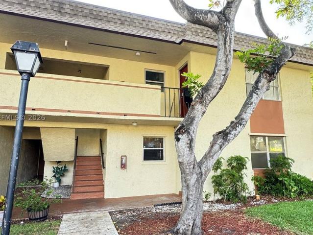 Luxury apartment complex for rent in Margate, United States