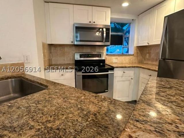 Luxury apartment complex for rent in Margate, United States