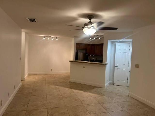 Luxury apartment complex for rent in Margate, United States
