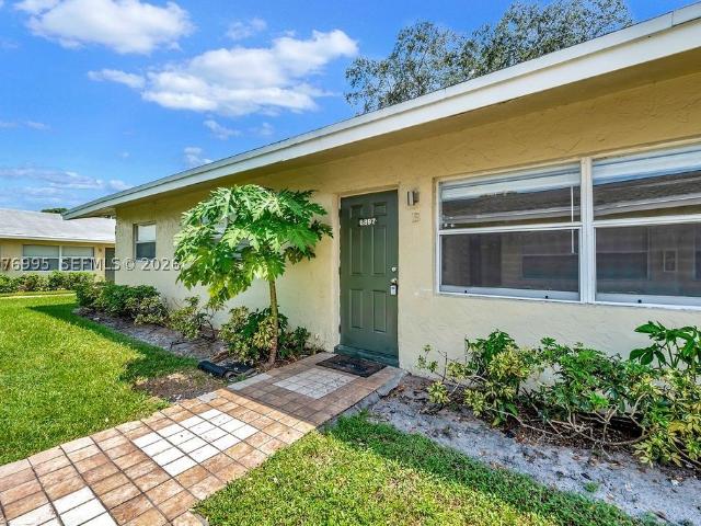 Luxury apartment complex for rent in Margate Estates, Florida