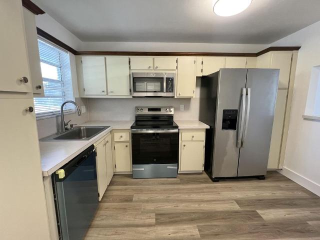 Luxury apartment complex for rent in Margate Estates, United States