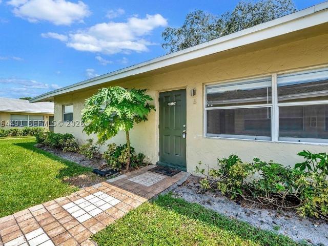 Luxury apartment complex for rent in Margate Estates, United States