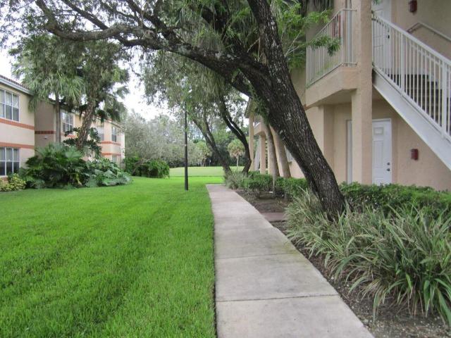 Luxury apartment complex for rent in Margate, Florida