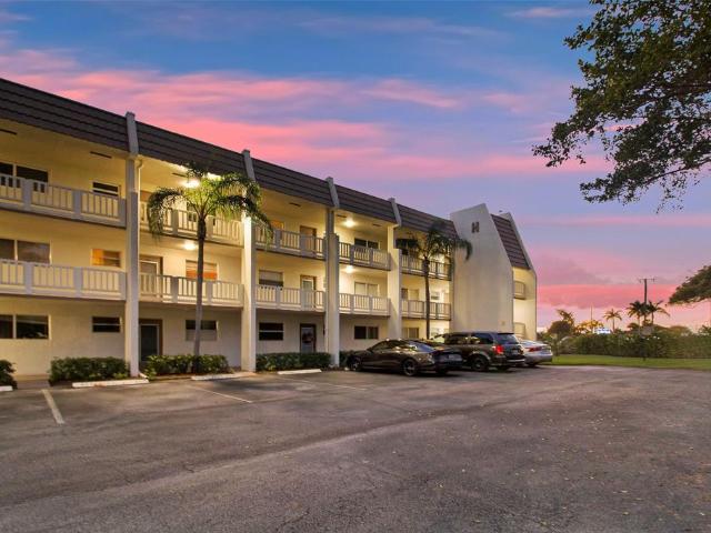 Luxury apartment complex for rent in Margate, Florida