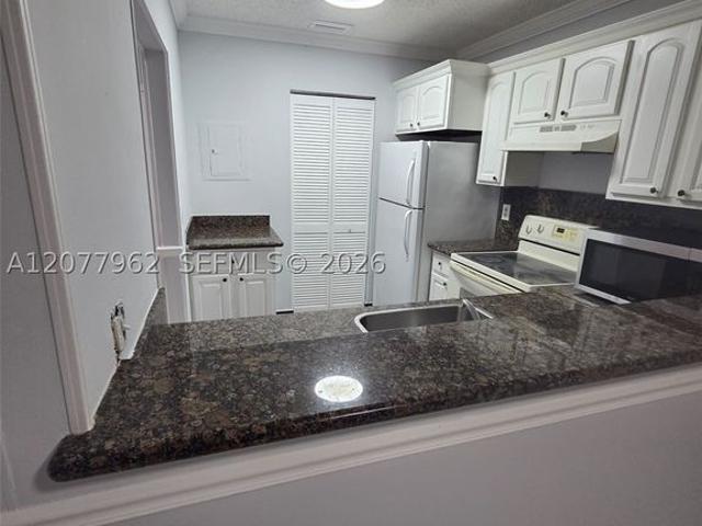 Luxury apartment complex for rent in Margate, Florida