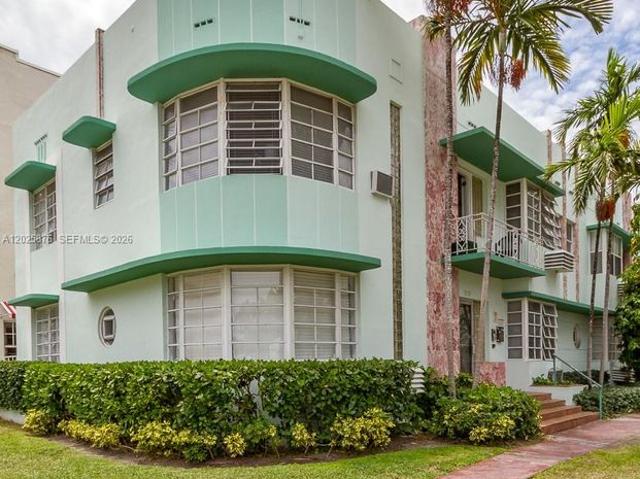 Luxury apartment complex for rent in Miami Beach, Florida