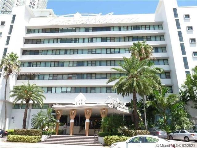 Luxury apartment complex for rent in Miami Beach, Florida